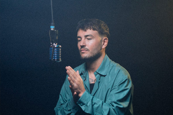 Ardian Bujupi feiert sein neues Album mit einem exklusiven Live-Event ...