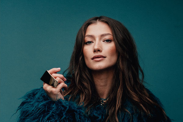 Leony geht mit neuem Album und Chartrekord auf Tour